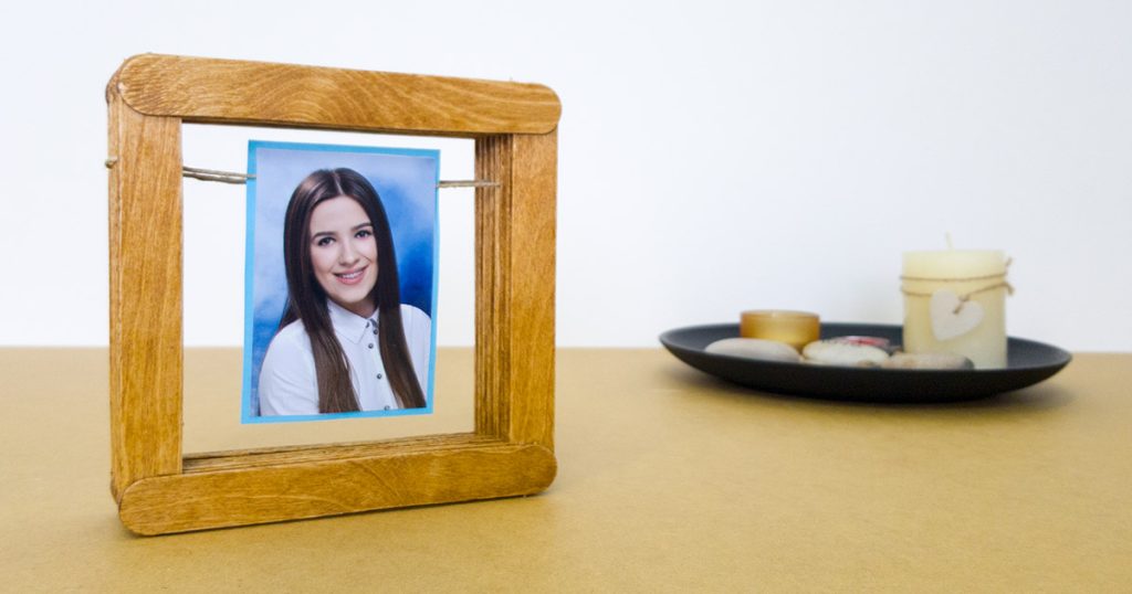 Simple DIY Picture Frame Using Popsicle Sticks - Creativity Hero